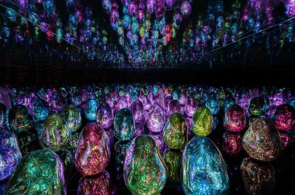 Resonating Microcosms - Solidified Light | teamLab