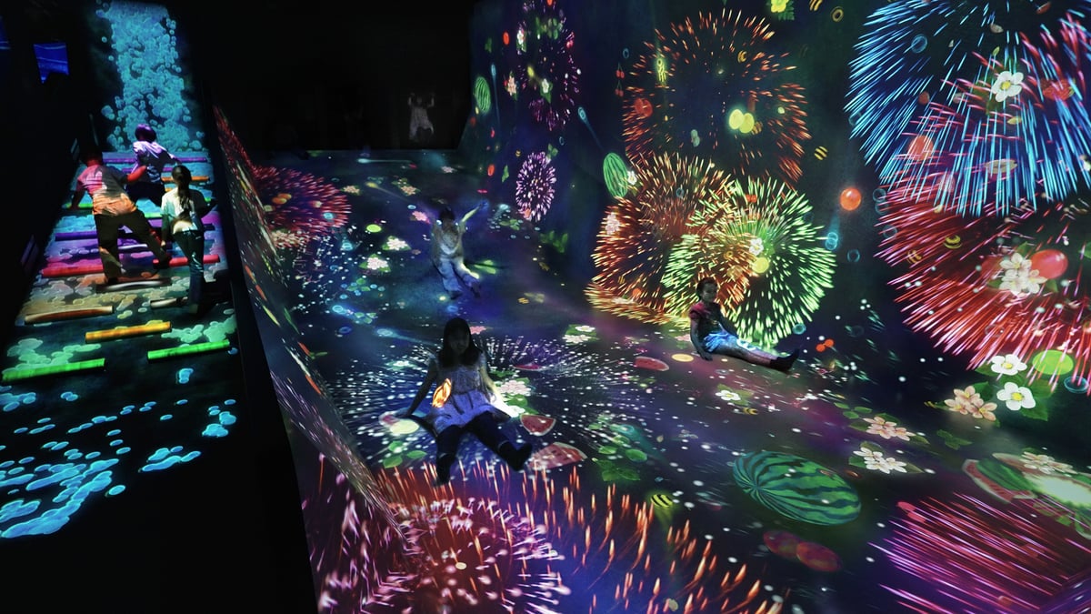 Sliding through the Fruit Field | teamLab