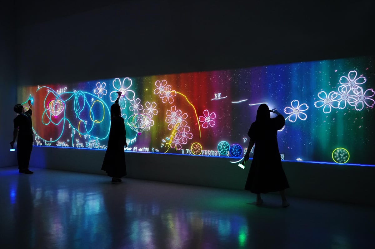 A Window to the Universe where Little People Live | teamLab