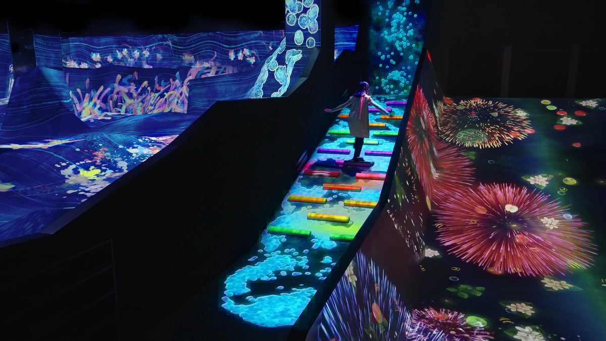 Waterfall Droplets, Flowing Down a Slope | teamLab