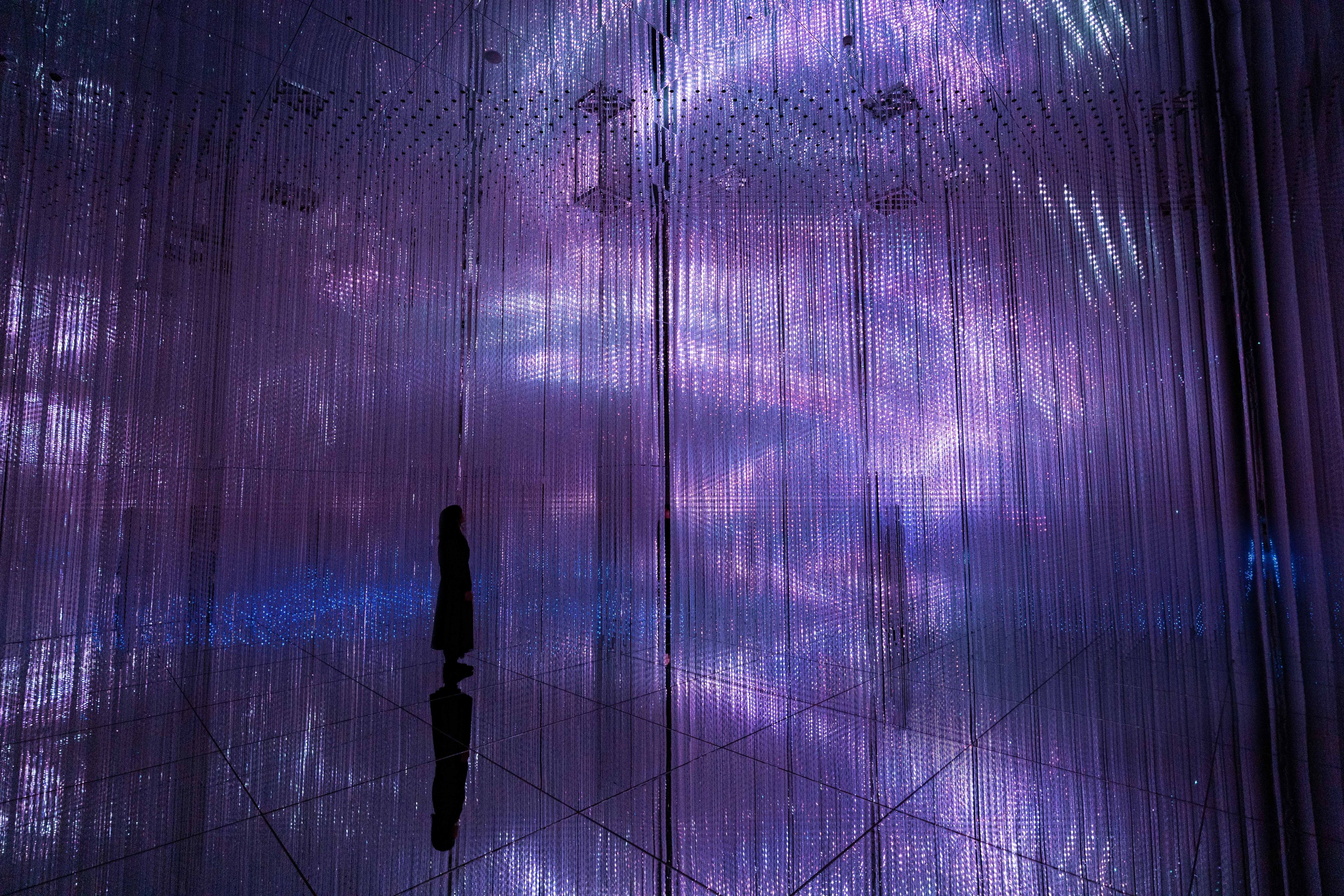 Infinite Crystal World | teamLab