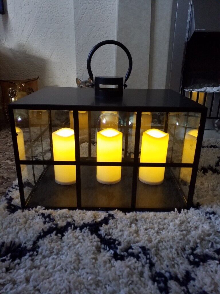 CANDLE LANTERN .. GLASS WINDOW STYLE!! .. 3 LED CANDLES INDOOR ...