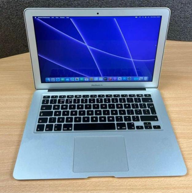 Ultra thin Apple MacBook Air with latest 2022 MacOS Monterey OSX intel ...