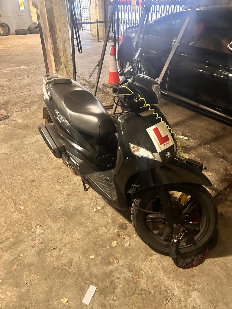 Peugeot, TWEET, 2022, 125 (cc) | in Clapham, London | Gumtree