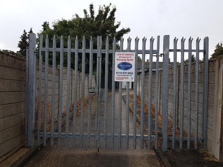 Garage/Parking/Storage to rent: Camp Drive, Houghton Regis LU5 5HE ...