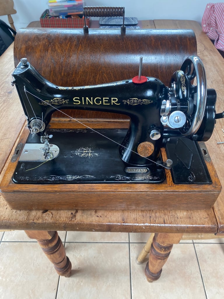 Vintage SINGER 99K Hand Crank Sewing Machine serviced with Carry Case ...