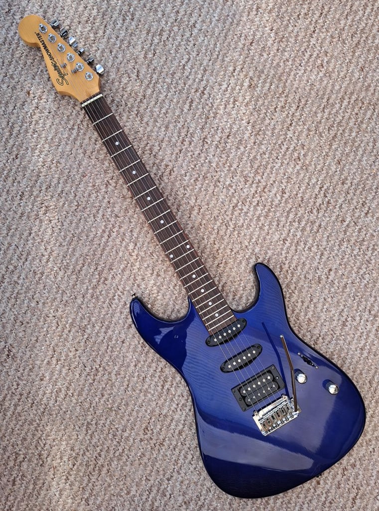 Fender Squier Showmaster electric guitar - great for beginners - read ...
