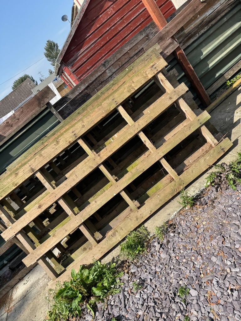 Large wooden pallets free | in Wishaw, North Lanarkshire | Gumtree