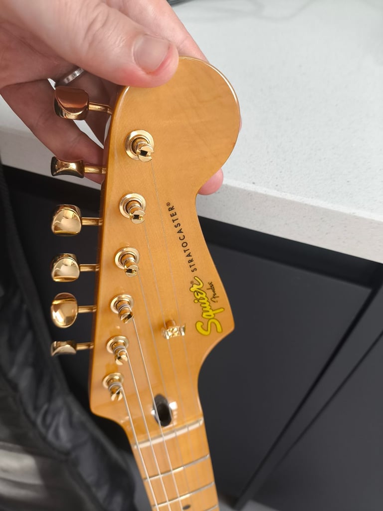 Fender Squire Stratocaster 60th Anniversary Classic Vibe '50s Aztec ...