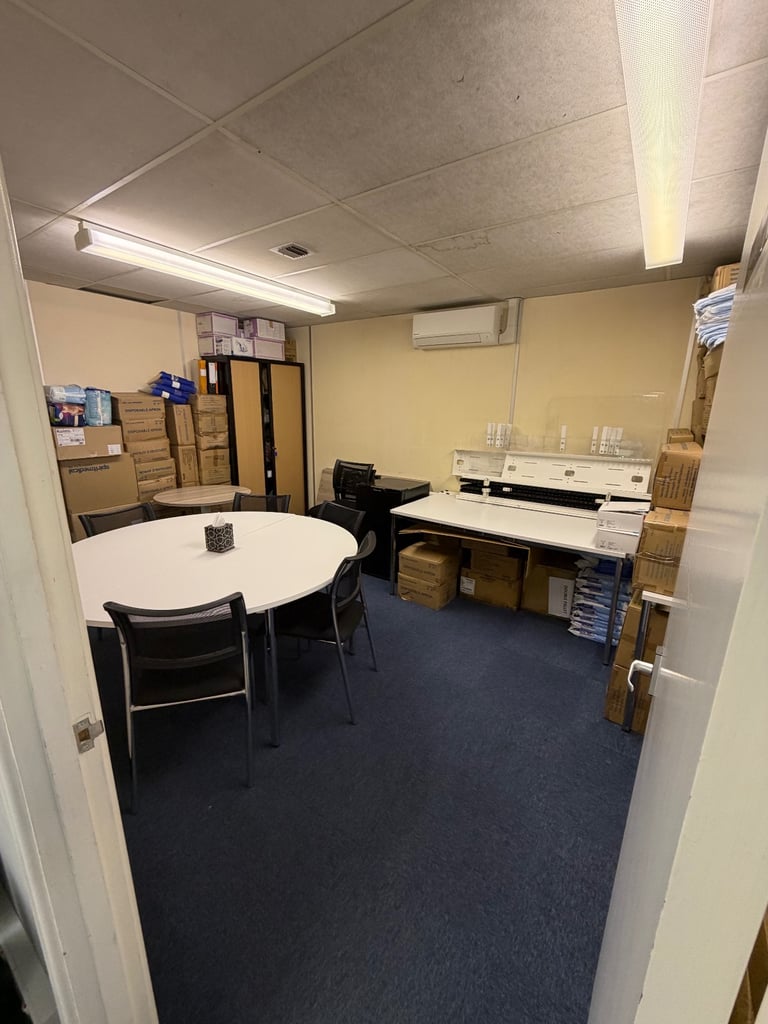 1250sq ft 4 office, large reception, Toilets and seperate kitchen to ...