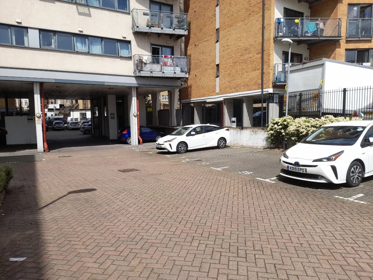 Parking & Garages to Rent in Redbridge, London - Gumtree