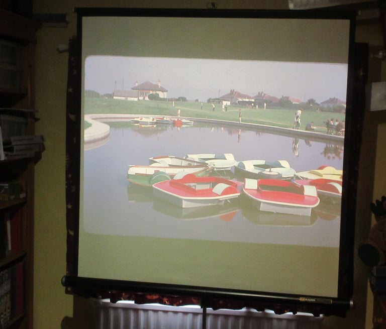 Hanimex 35mm Slide Projector, Screen and Stand | in Ripley, Surrey ...