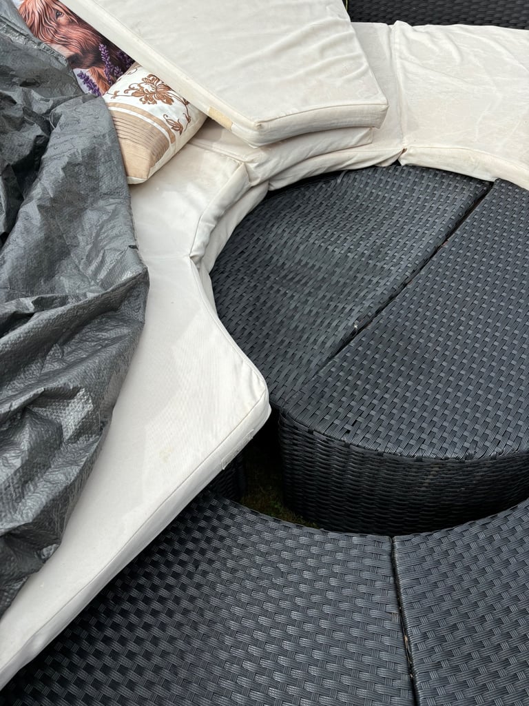 Round garden lounger | in East End, Glasgow | Gumtree