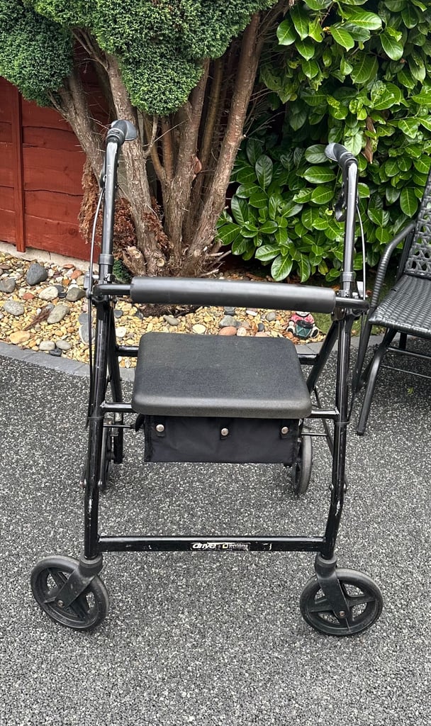 4 Wheel Walker with seat by DAYS-£10 | in Dukinfield, Manchester | Gumtree