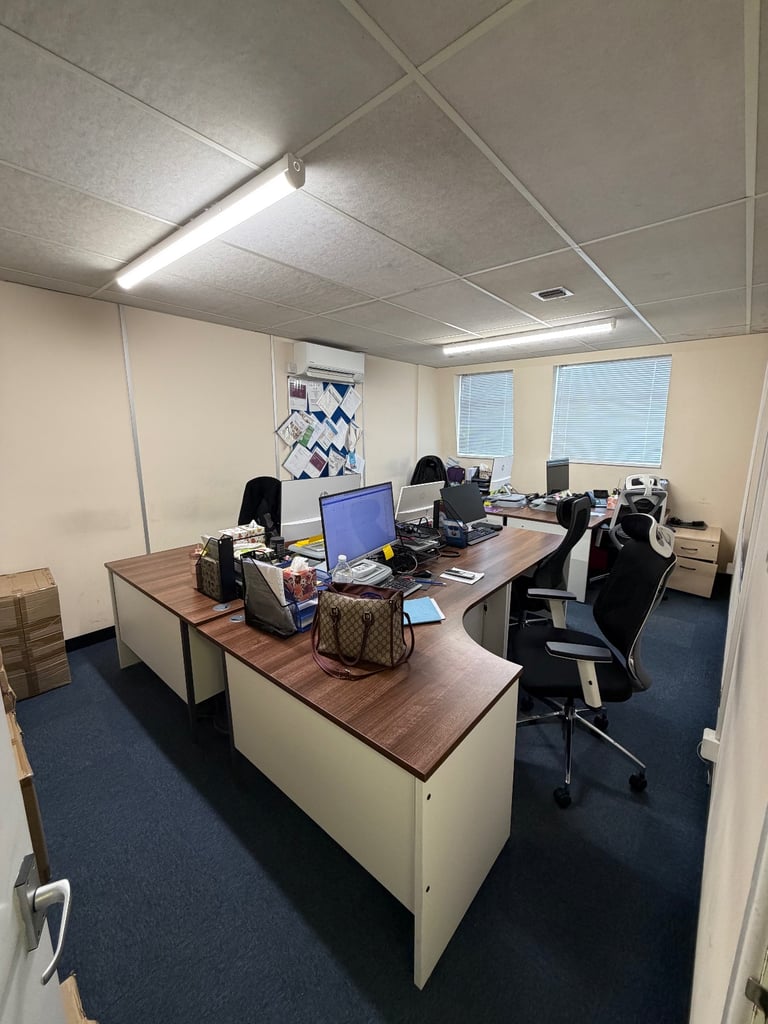 1250sq ft 4 office, large reception, Toilets and seperate kitchen to ...