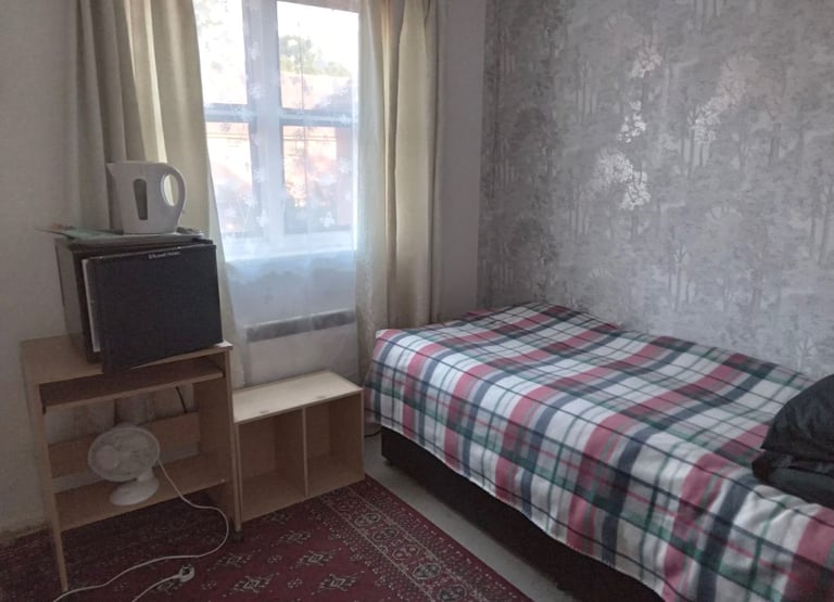 (Not a studio)Bedsit single room including bills Postcode | in Kingston ...
