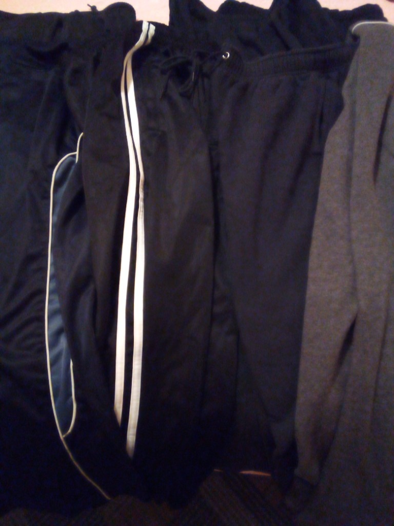 MEN'S JOGGING TROUSERS - 8 BRAND NEW PAIRS (Medium size - legs 29-30 ...