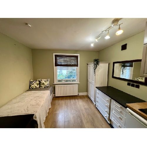 Single Bedsit in Matheson Road, W14 8SN ***All Utility Bills Included*** | in Fulham, London ...