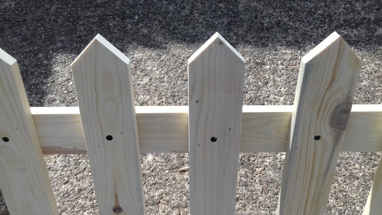 PICKET FENCE, POINTED, BEVELED OR ARCHED TOPS. 6FT X 2FT | in Dudley ...