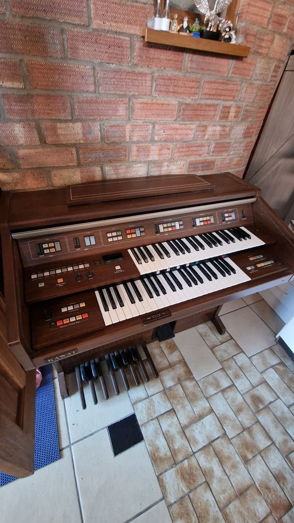 Free electric organ | in Leicester Forest East, Leicestershire | Gumtree