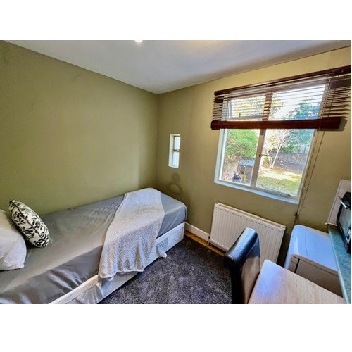 Single Semi-Studio in Hammersmith Grove, W6 7HB *** ALL Utility Bills ...