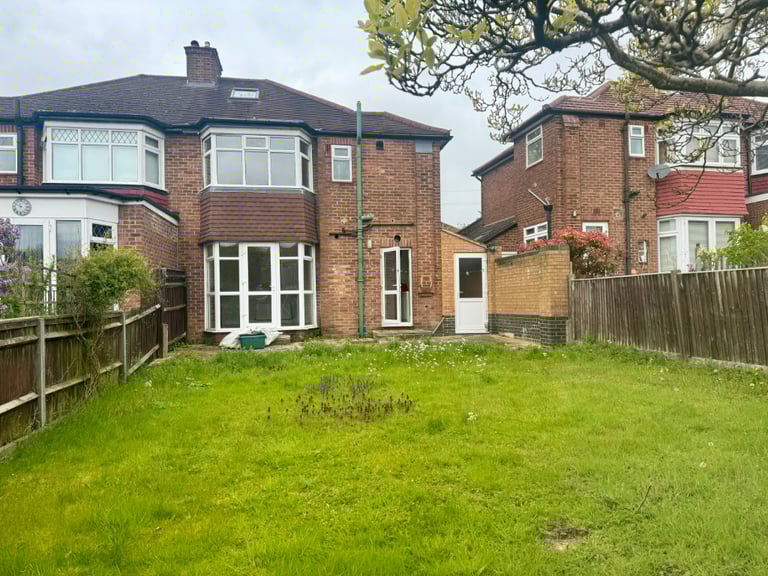 3 Bed Semi Detached House For Rent With Parking Garden Outhouse