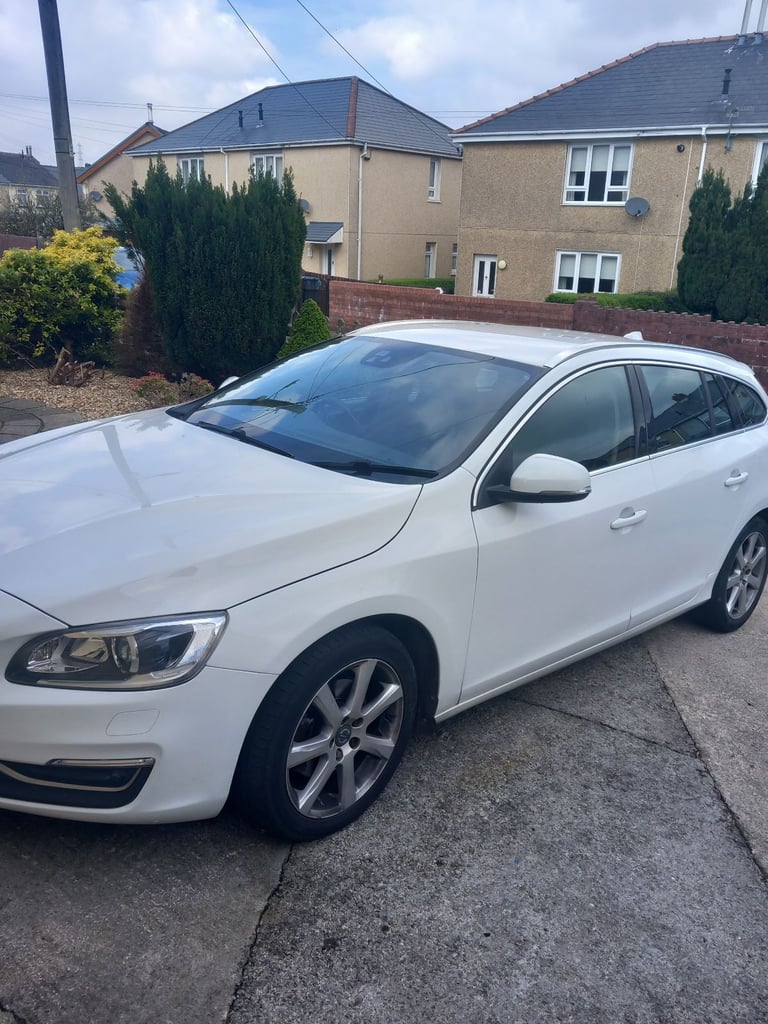 Volvo, V60, Estate, 2015, Semi-Auto, 1969 (cc), 5 doors | in Blackwood ...