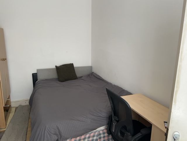Student cosy double room close to center. Close to University. Starts ...
