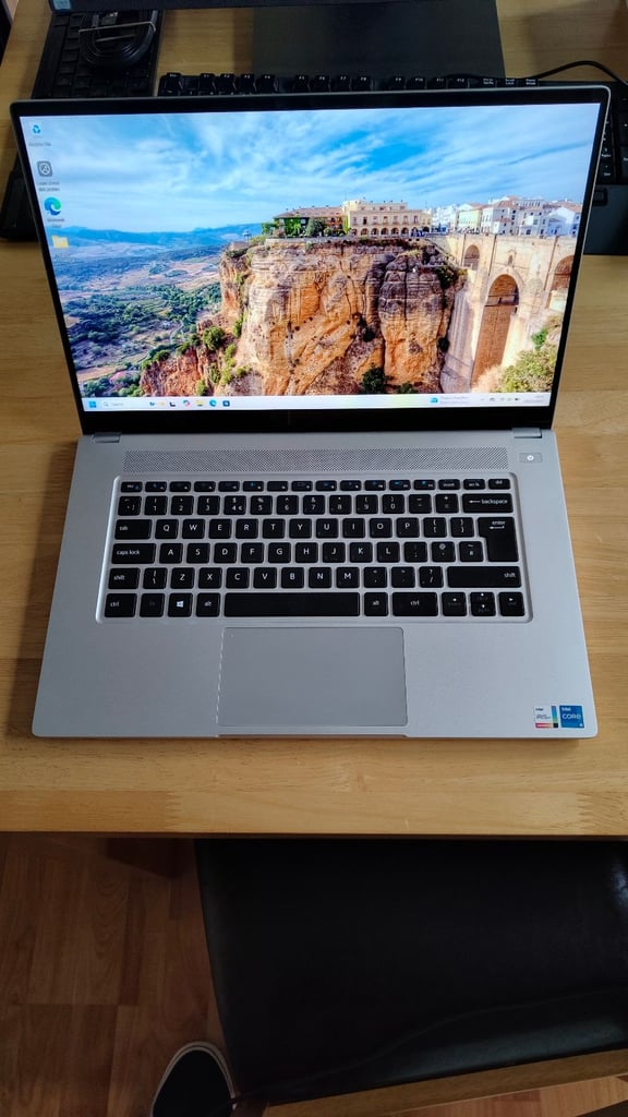 Intel NUC M15 15.6 Inch Full HD Laptop - i5-1135G7 CPU, 8GB DDR4 RAM ...