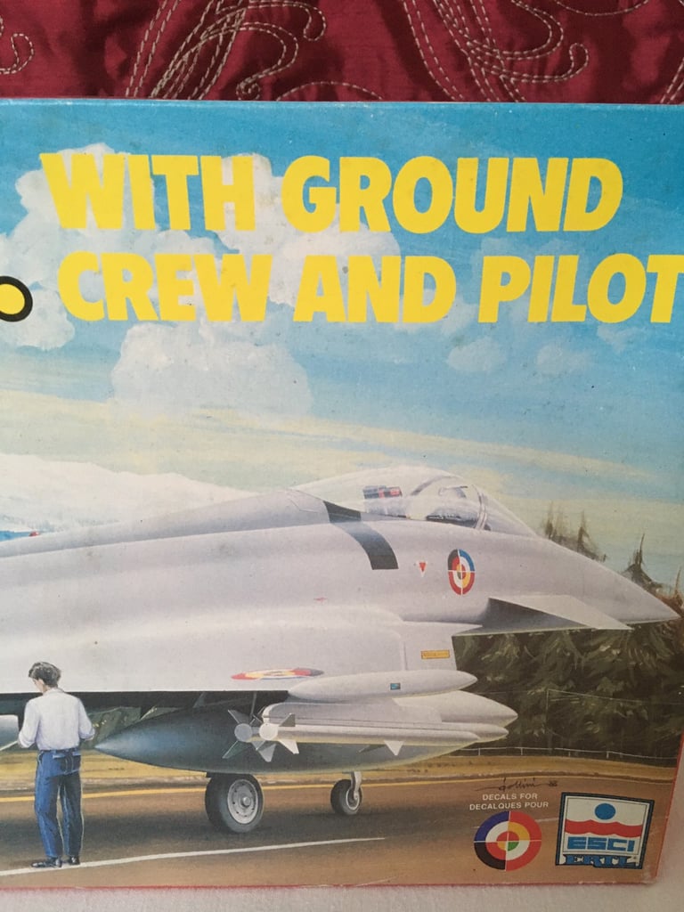 EuroFighter E.F.A. With Ground Crew & Pilot Airfix Type Model Vintage ...