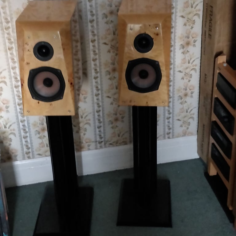 Mistral Bow 3 Stereo Speakers + stands | in Swindon, Wiltshire | Gumtree