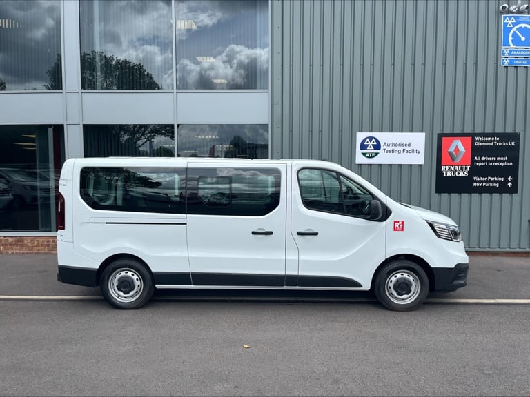 IN STOCK RENAULT TRAFIC 9 SEATER CONVERSION MINIBUS TAXI COMBI MPV | in ...