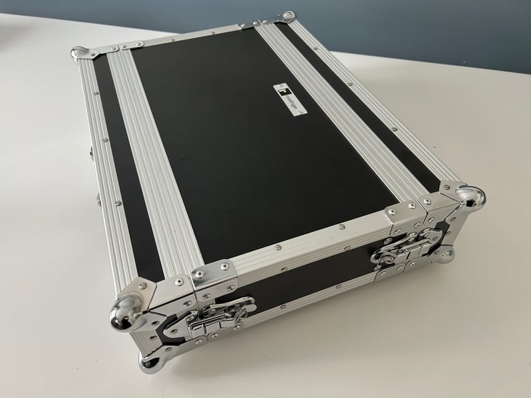 Behringer U-PHORIA UMC1820 / ADA8200 audio interfaces and Roadinger ...