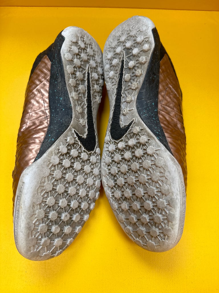 Nike size 7 football boots. Hardly used. | in Edgware, London | Gumtree