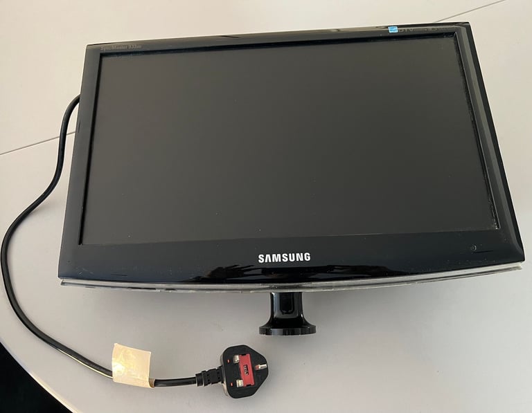SAMSUNG 933HD 19 inch LCD; HDMI TV WITH WALL BRACKET | in Greenford ...