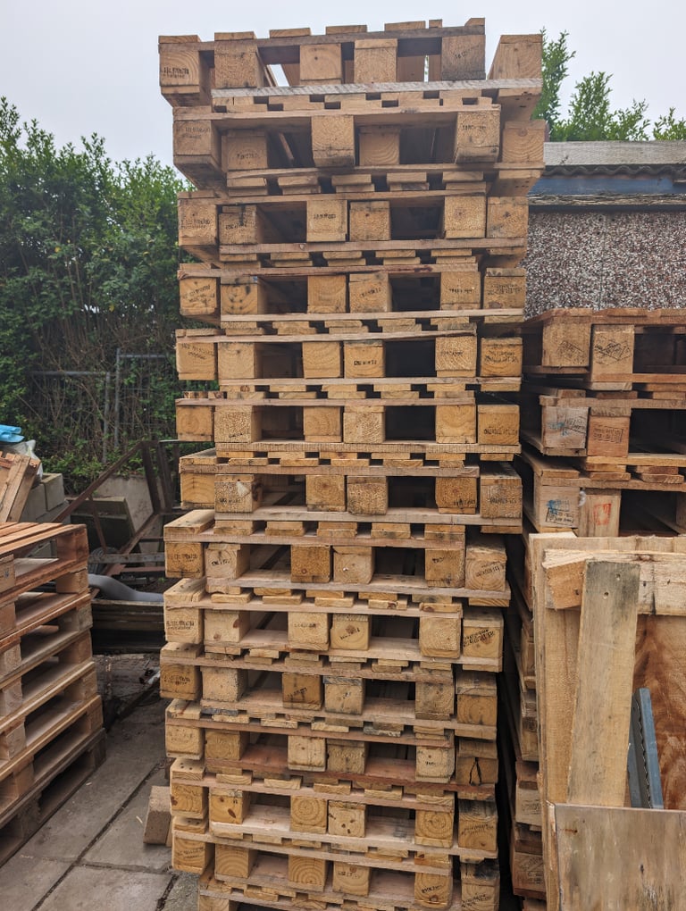 16 Strong Wooden Pallets 970x780mm Ideal Home Or Garden Fencing Claddi ...