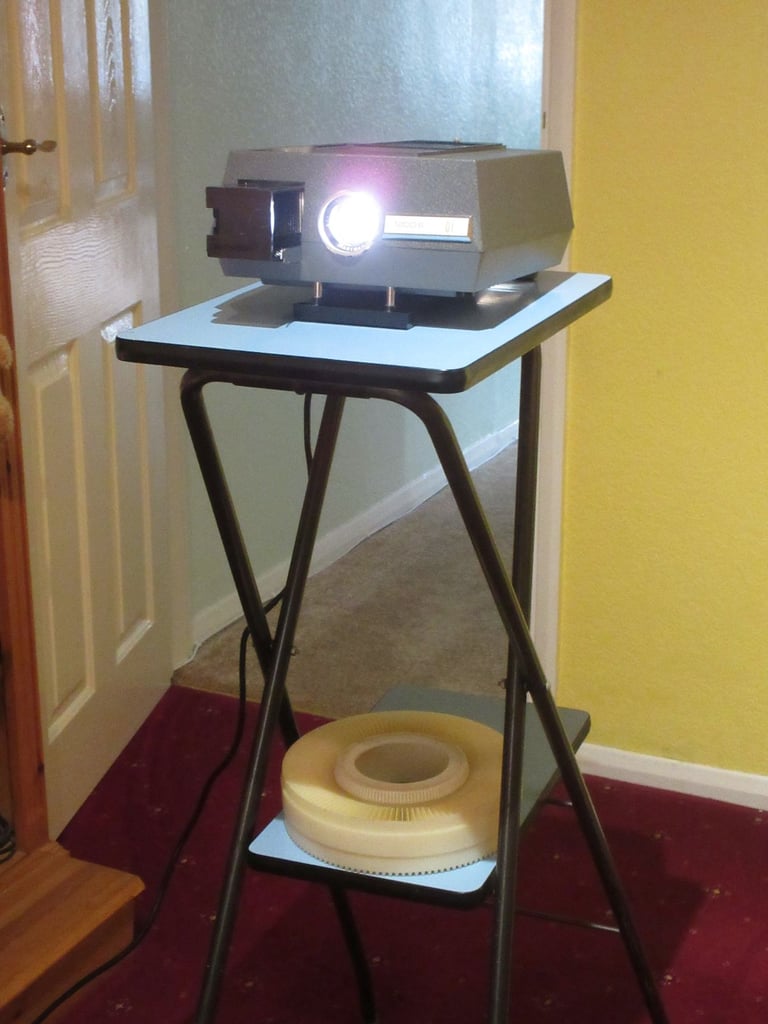 Hanimex 35mm Slide Projector, Screen and Stand | in Ripley, Surrey ...