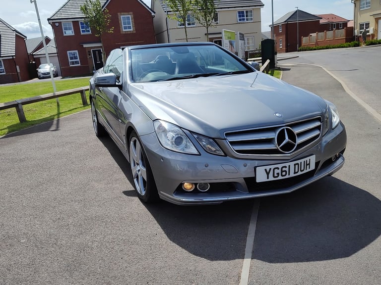 Mercedes-Benz E220 CONVERTIBLE, 61 PLATE, RARE MANUAL, FULL SERVICE ...