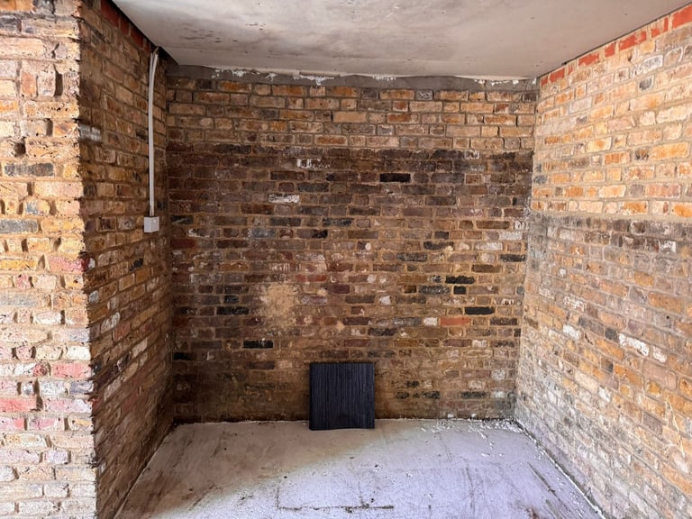 Secure lock-up GARAGE with POWER to rent - off Kings Road, Fulham. CCTV ...