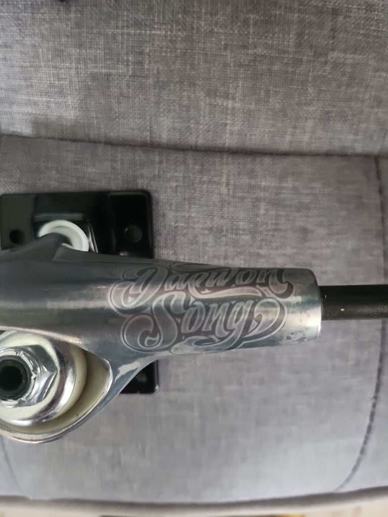 Mag light tensor hollow trucks Daewon Song 8.25 | in Loughton, Essex ...