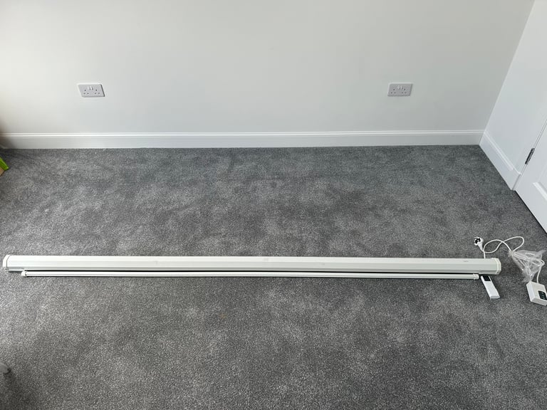 100 inch remote control operated projector screen | in Tranent, East ...