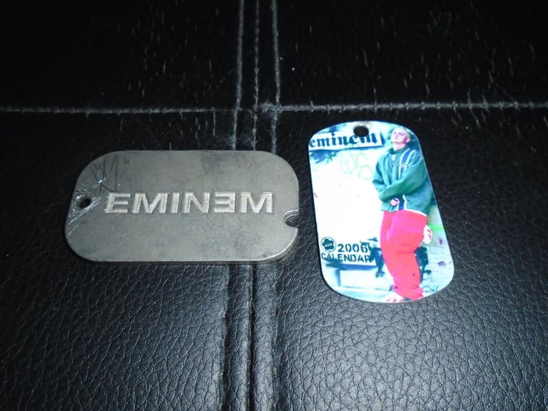 EMINEM SMALL COLLECTION / PHOTO'S, CD'S, DOG TAG'S, POSTCARD'S, POSTER ...