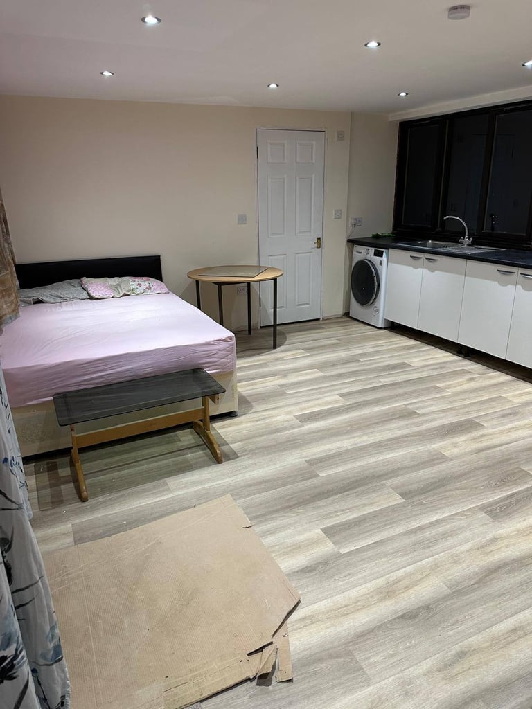 Studio apartment immediately available for rent in South Harrow for ...
