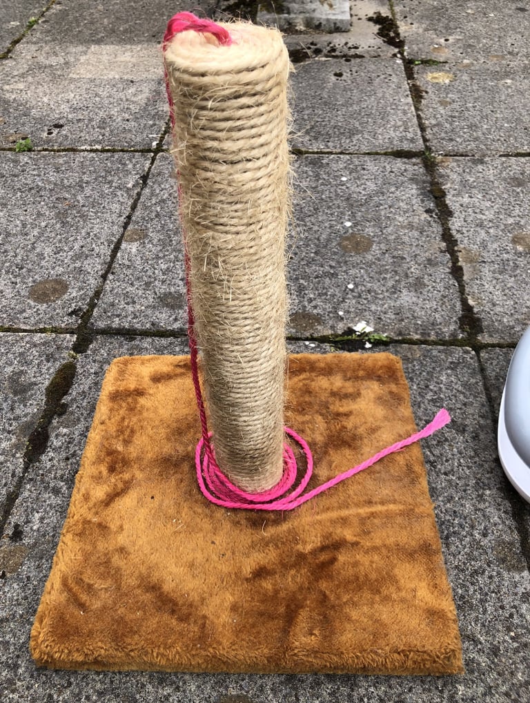 c. 25 Litres ULTRA-ABSORBENT CAT LITTER, LUXURY CARPETED SCRATCHING ...