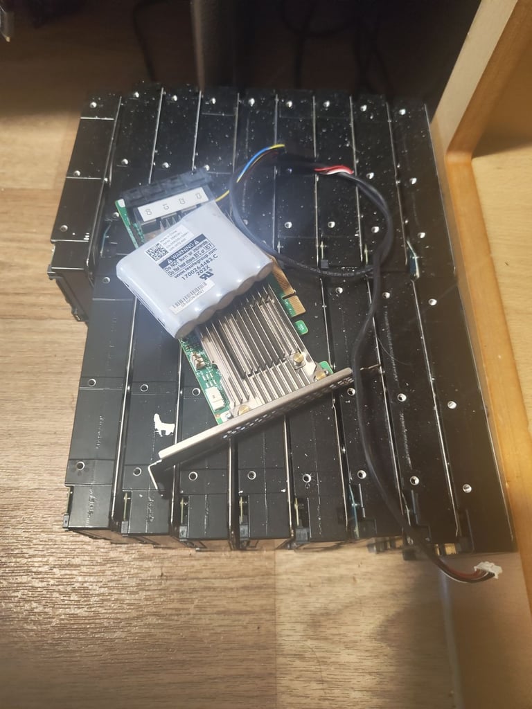 Up to 60TB Dell EMC Expandable Storage: 17x SAS 4TB Enterprise HDD ...