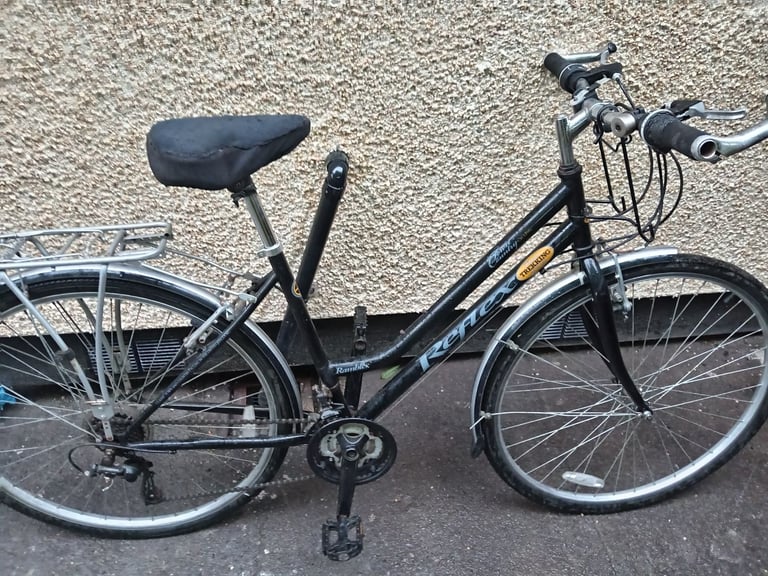 £25 no offers cuz bike looks brand new 28 inch trekking bicycle reflex ...