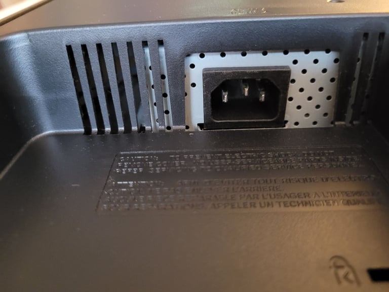 LG Flatron E2211 - 22" LED Full HD Monitor - VGA - Inc Stand & Brand ...