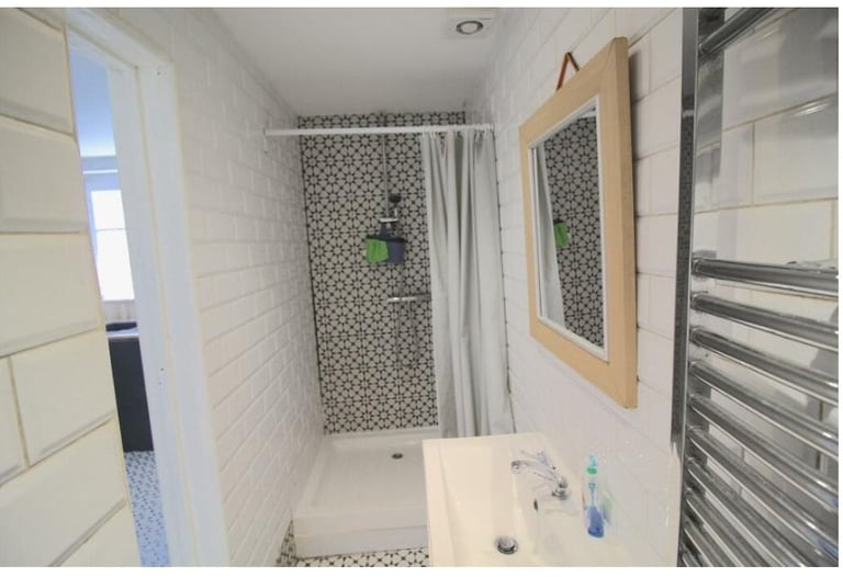 SMALL 3 bed Airbnb house on monthly basis Rental-All bills £280 | in ...