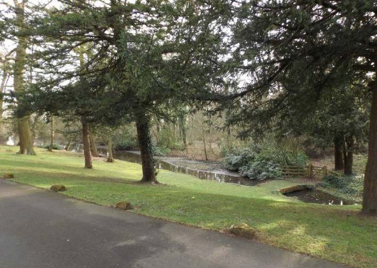 SMALL DOUBLE ROOM BILLS INC M1 J28 - NG16 / DE55 NEAR ALFRETON ...