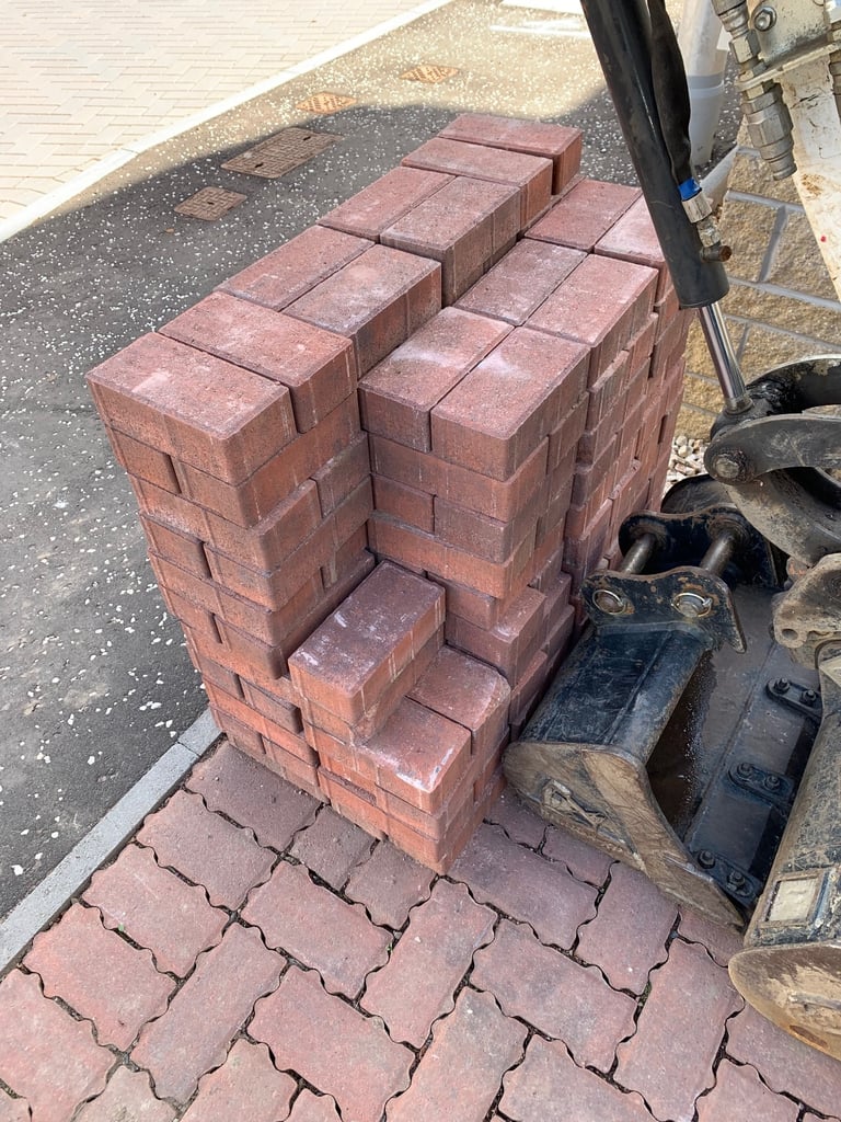 New Red Mono Block - 160 Bricks | in Erskine, Renfrewshire | Gumtree